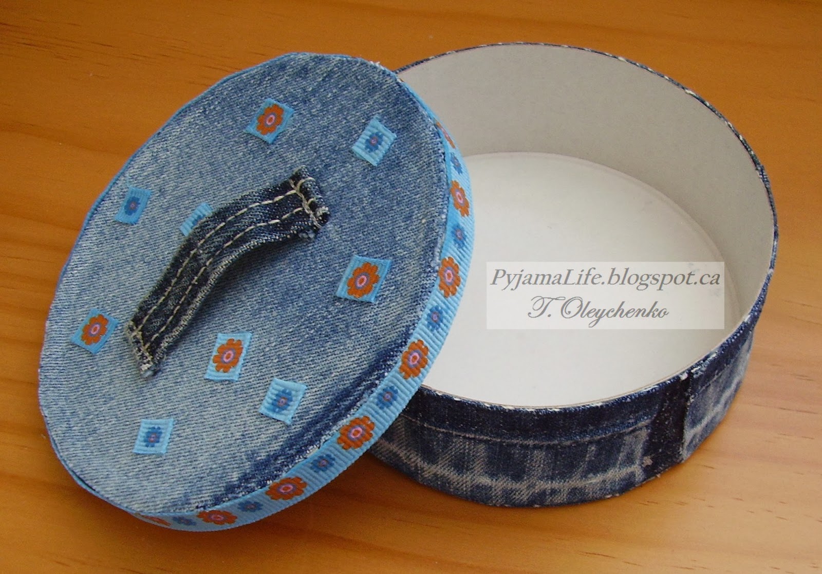 PyjamaLife: How to decorate small round box with denim