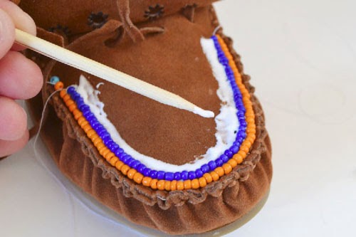 iLoveToCreate Blog: Easy Beaded Moccasins Tutorial