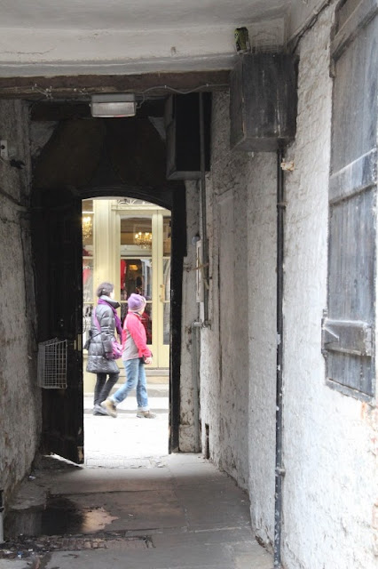 Ginnels Gates and Ghosts: Ginnel Vision