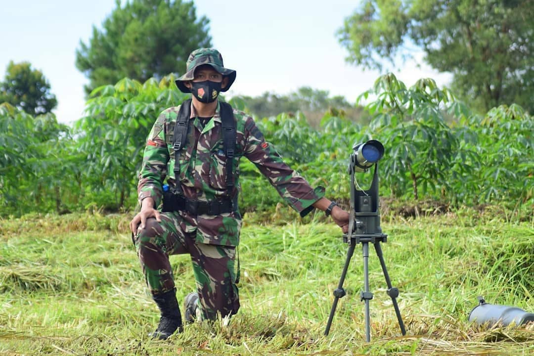 DEFENSE STUDIES: Yonarmed 2/105 KS Gelar Uji Tembak Meriam 105mm Tarik