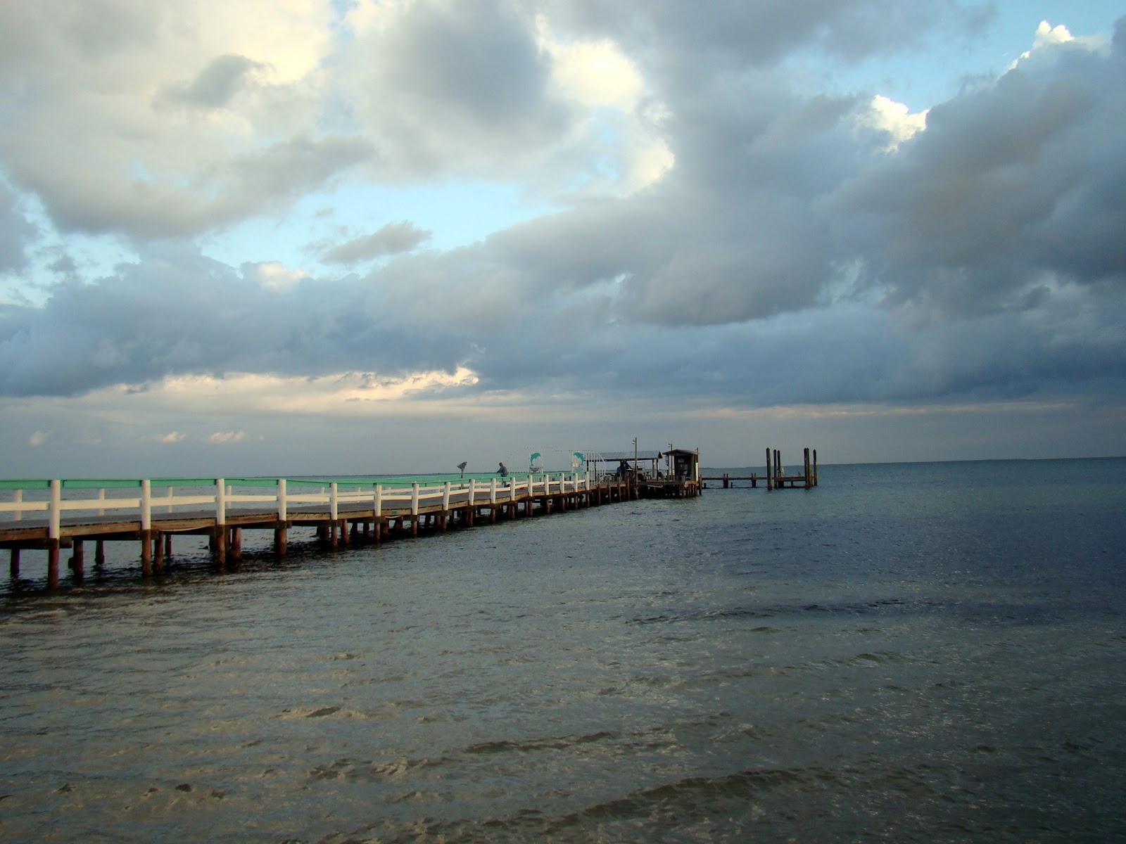 Pine Island, Florida: Light breezes, beautiful Bokeelia sunrise