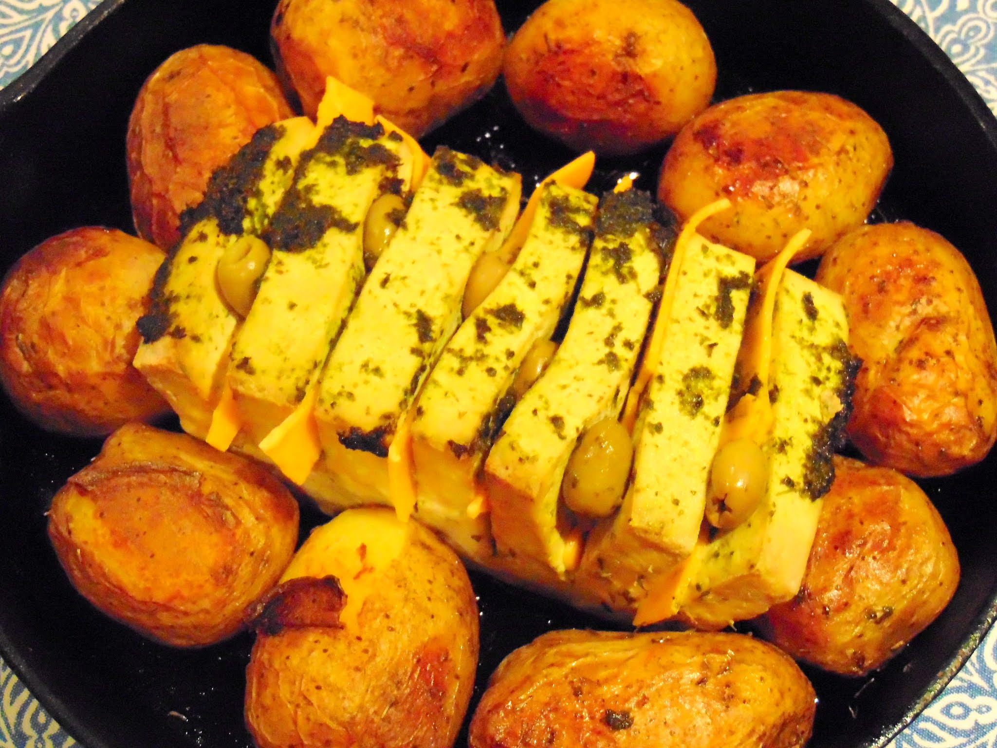 Tofu Hasselback avec petites pommes de terre