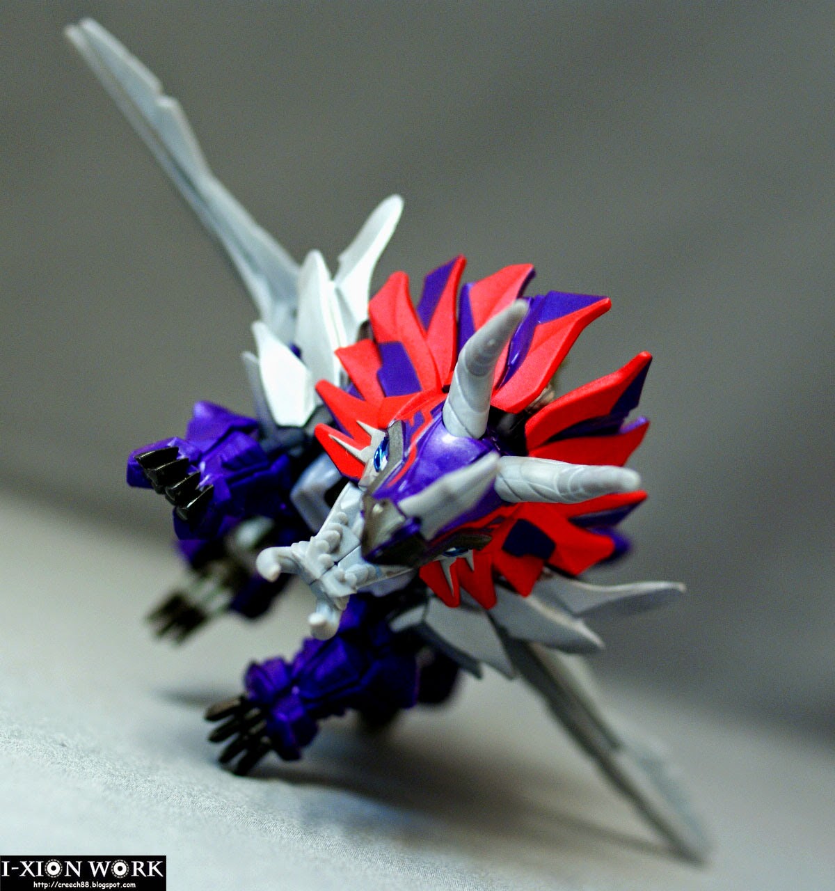 一眼看穿: Transformers - AOE Slug / 鐵塊