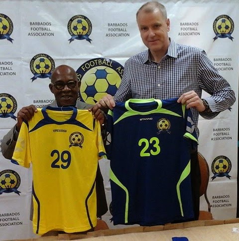 Stanno apresenta as novas camisas de Barbados - Show de Camisas