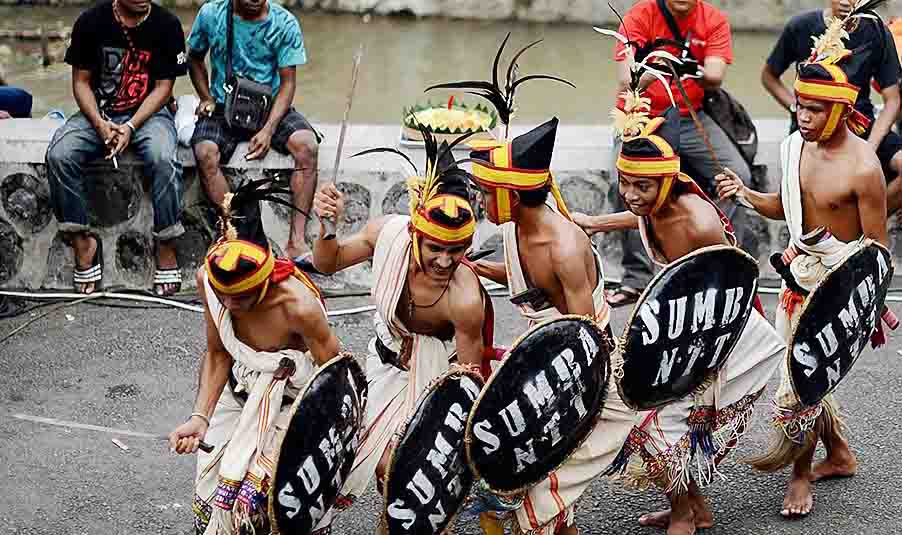 Tari Kataga, Tarian Tradisional Dari Sumba Barat Provinsi NTT - Cinta ...