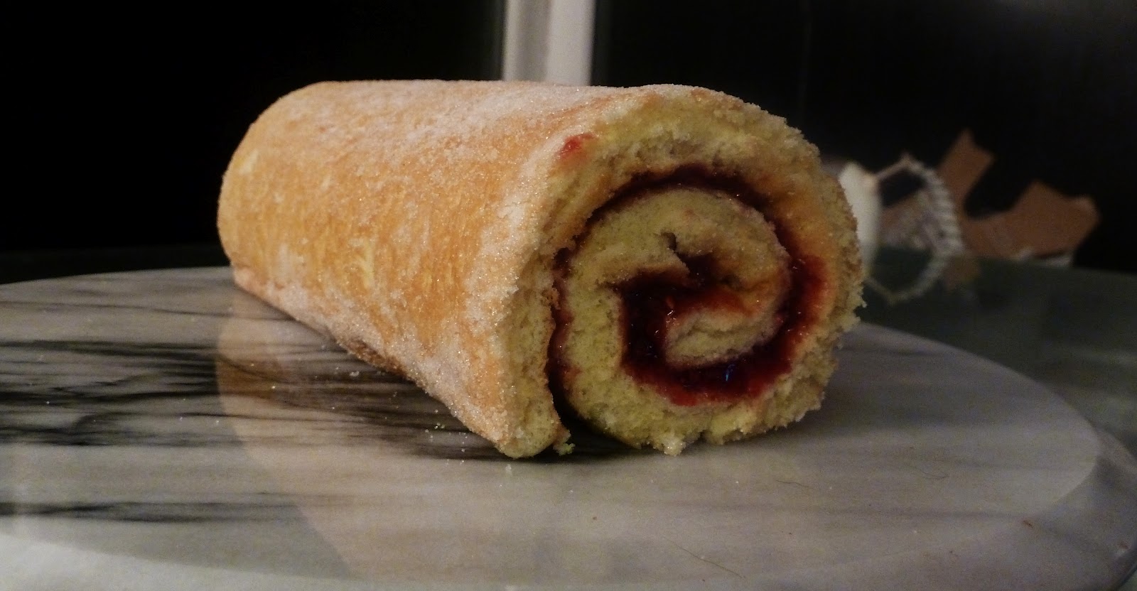 The Pursuit of Domestic Goddess-ness: Swiss Roll - Roly Poly Cake