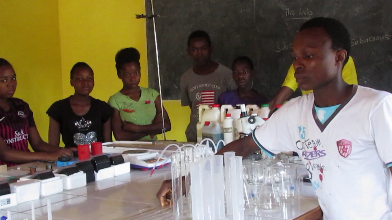Children of Watamu: Inside School: Laboratory Lesson