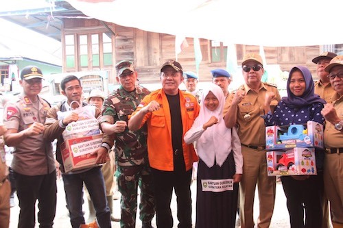 Pemrov Bantu 3.5 Ton Beras - Perbaiki Rumah Korban Banjir