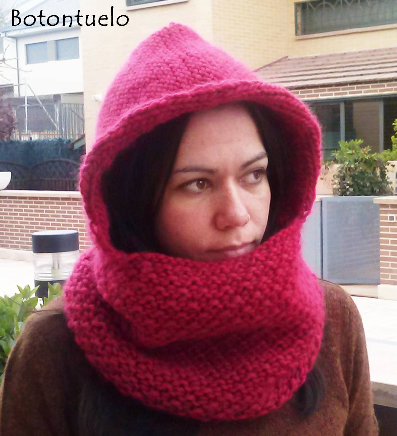 Botontuelo: Cuello con capucha