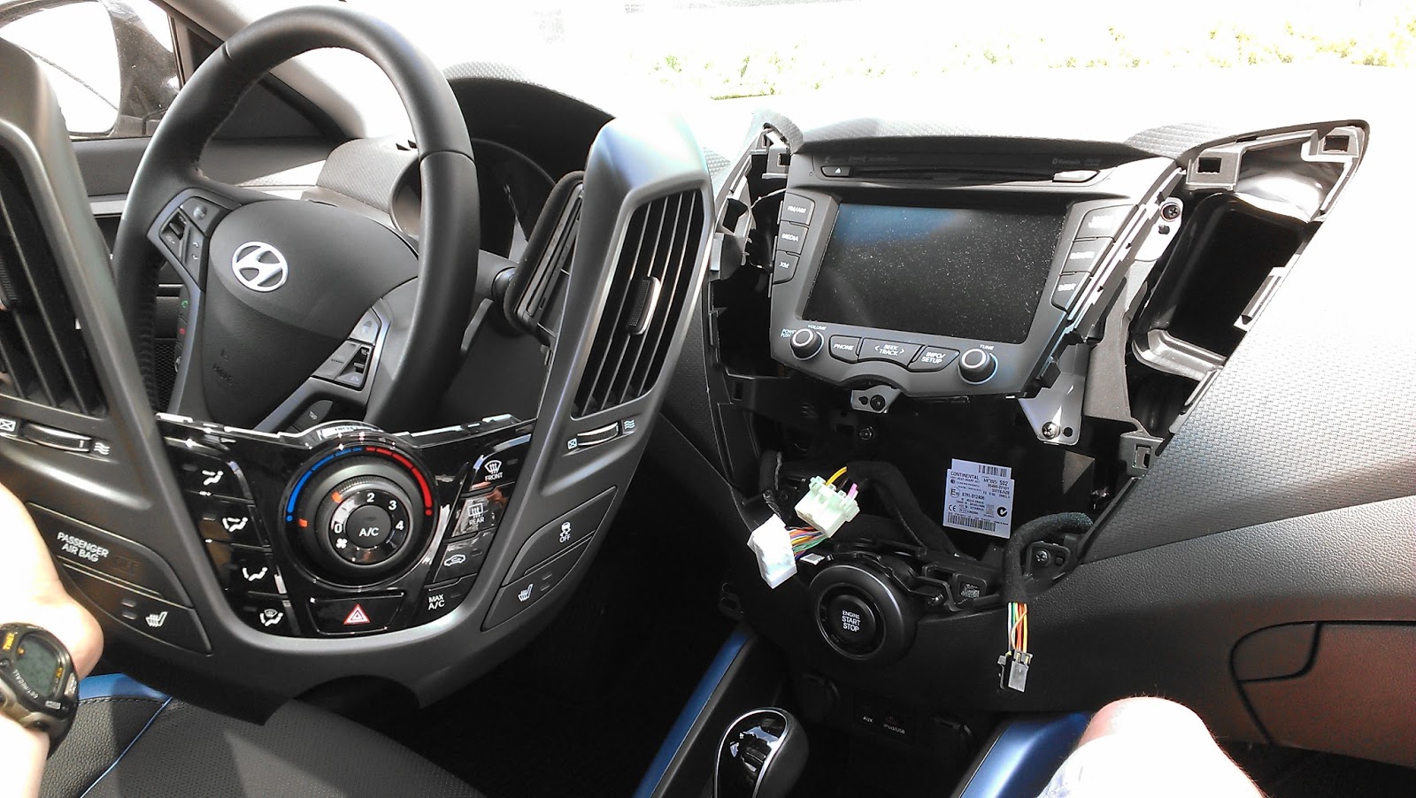 Everett's projects: Veloster Console Lighting