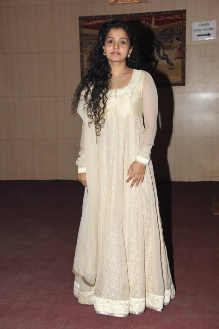 Maya Latest Hot Spicy White Chudi PhotoShoot Images At Unnodu Ka Movie ...