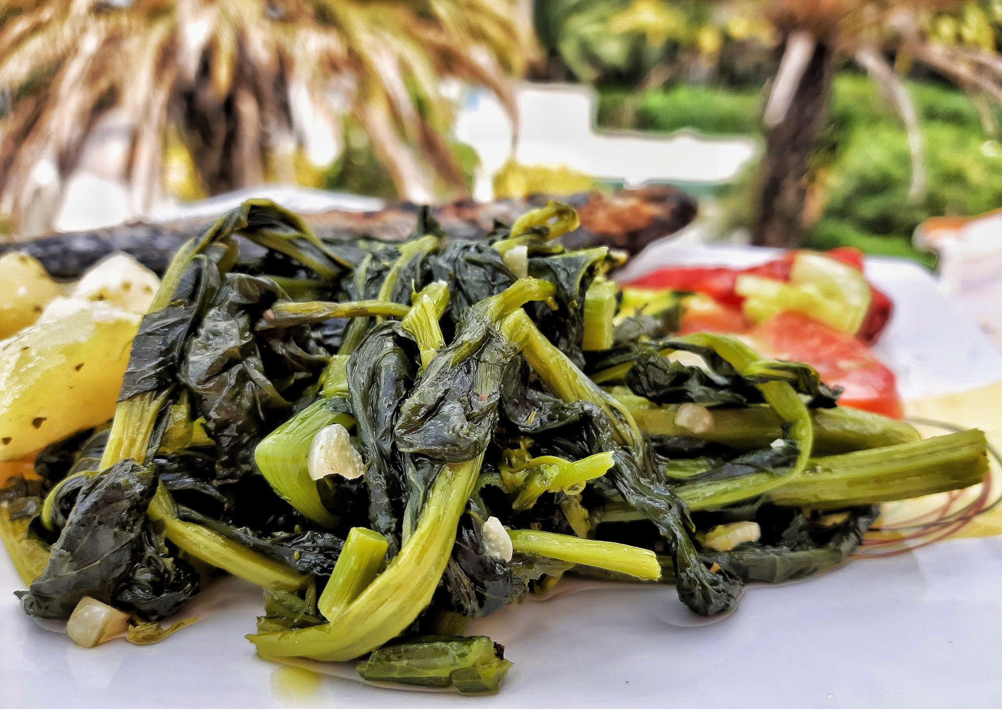 Grelos de Nabo e de Couve Salteados Low Carb