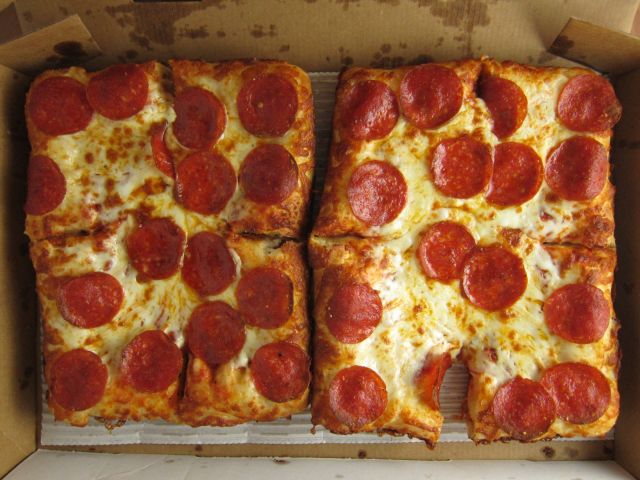 Review: Little Caesars - Pepperoni Stuffed Crust Deep Deep Dish Pizza ...