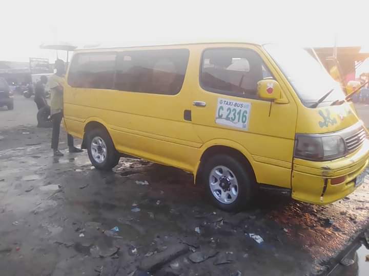 Kinshasa : un mini bus se renverse dans le fleuve Congo avec tous les ...