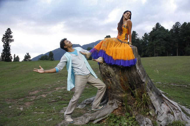 Velayutham Molachu Moonu Song Stills | Anything For Vijay