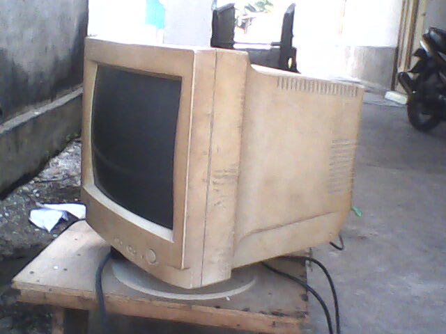MEI RIAN: MEMBELI MONITOR BEKAS