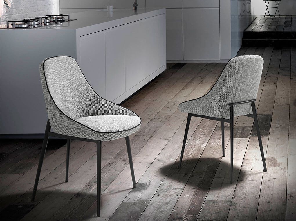 Mobiliário e interiores: Cadeira moderna em tecido cinza com pés em ...