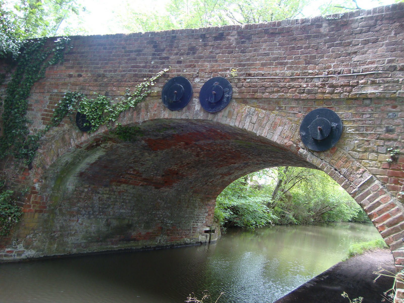 Walksalot: Barley mow bridge to Crookham Wharf - basingstoke canal walk ...