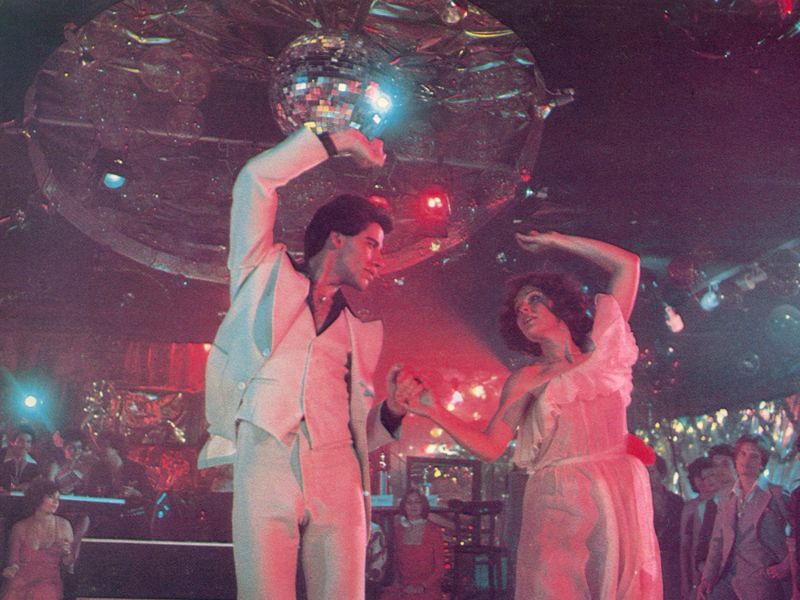 29 Stunning Photos of Dancefloor Styles That Defined the '70s Disco ...
