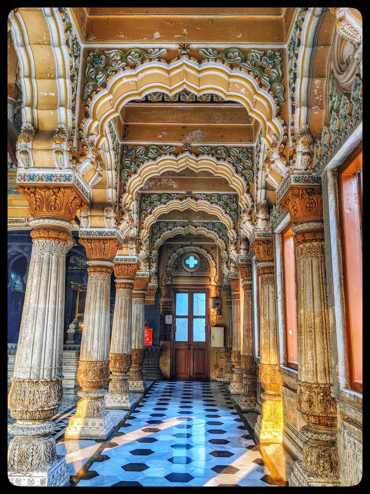Travel blogs: Pune: Shinde Chhatri