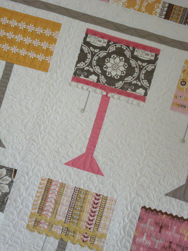 Bee In My Bonnet: Daisy Cottage Peek 2...