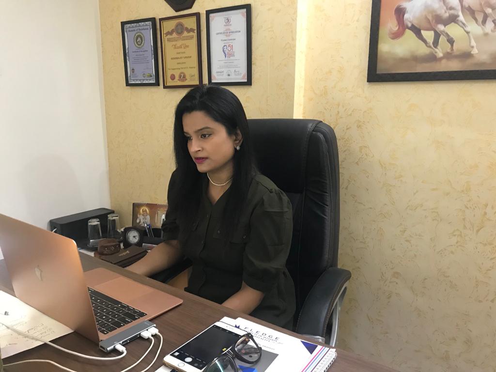 Crazy Gurus : Positive Stories around the World Debasmita Das