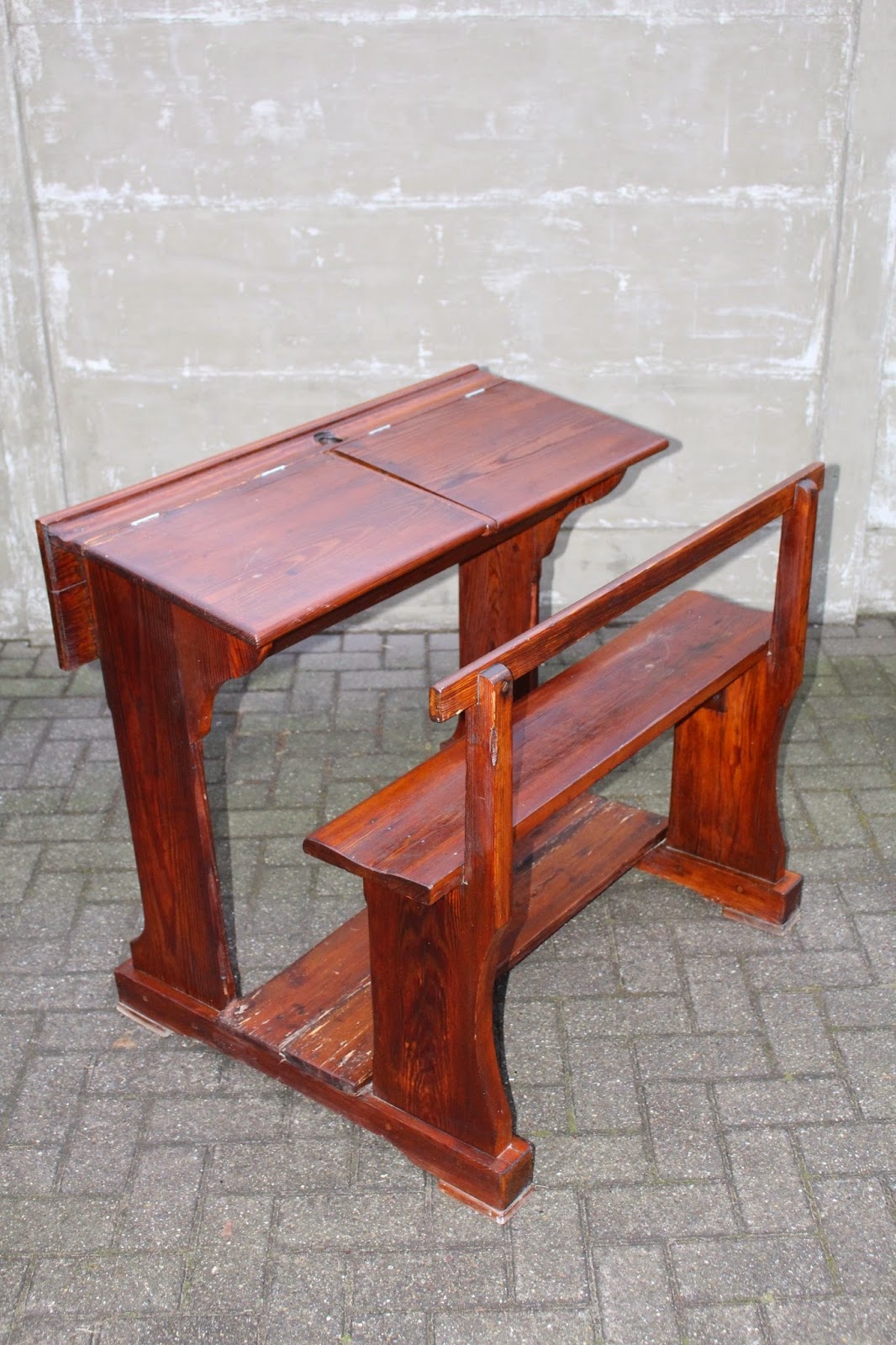 Arthur & Rosalie: --VERKOCHT-- Oude schoolbank