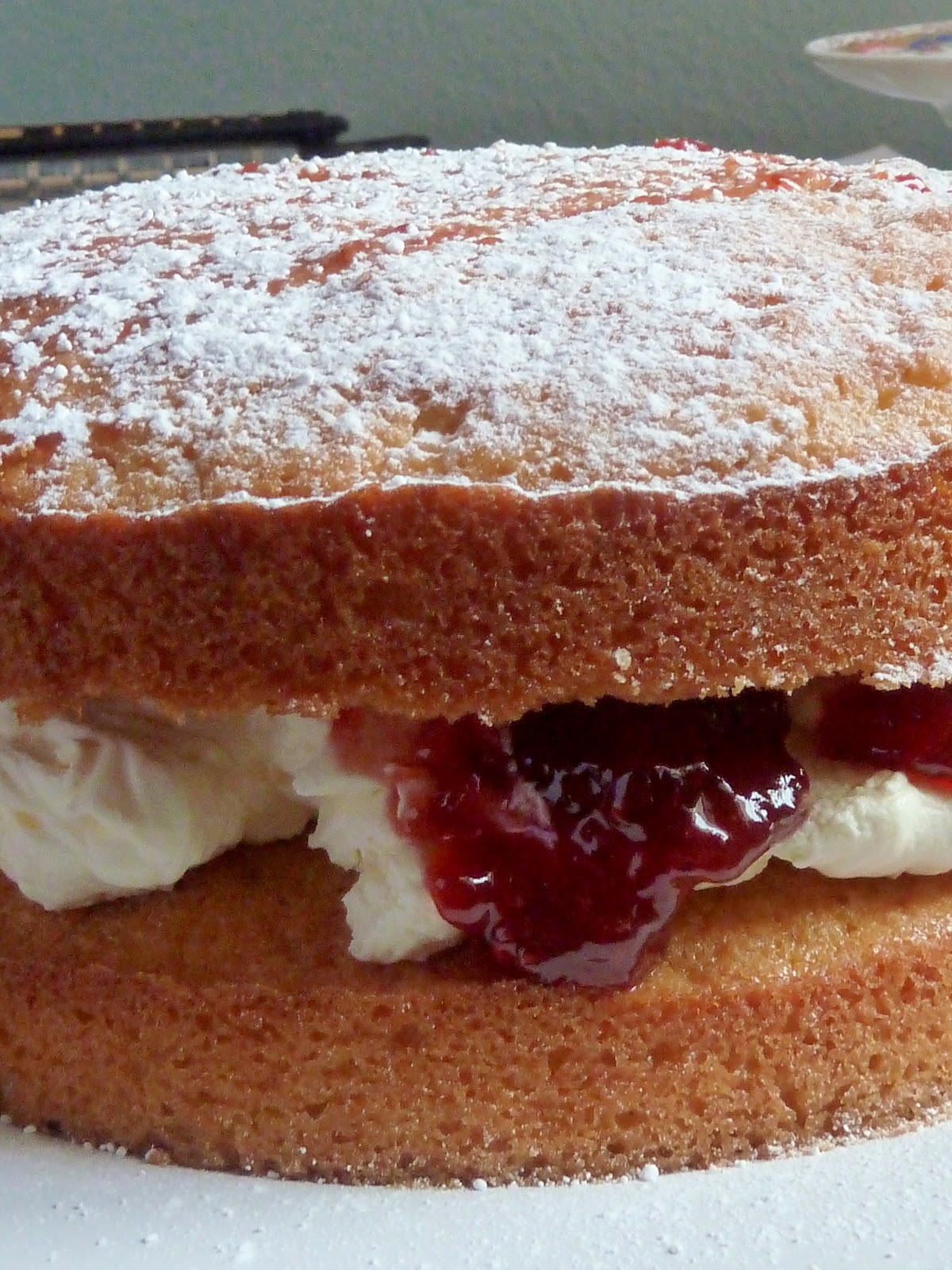 bake on me...bake me on!: Duck egg Victoria sponge