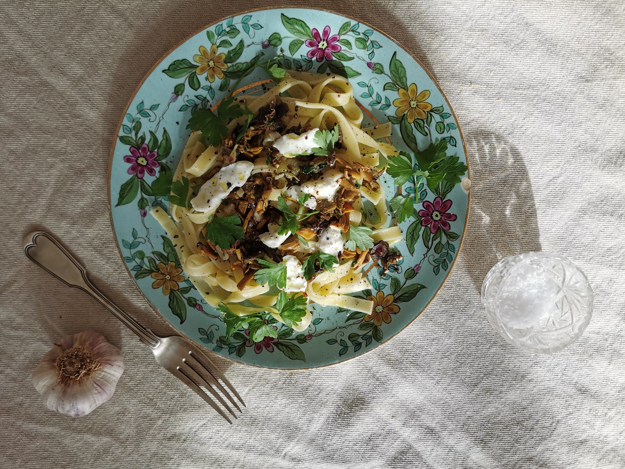 Mozzarella-sitruuna suppilovahveropasta