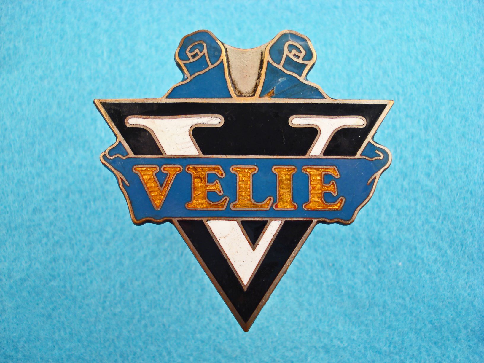American Auto Emblems: VELIE