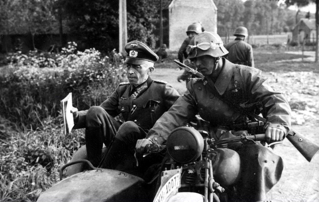 Ritterkreuzträger: Kurt von Briesen with His Troops
