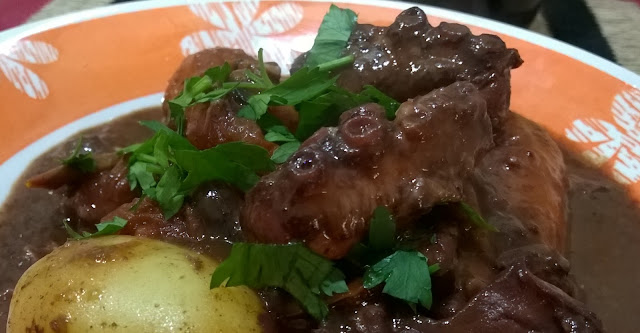 Sobre vinhos e afins: Ktapodi Krasato, um prato típico grego