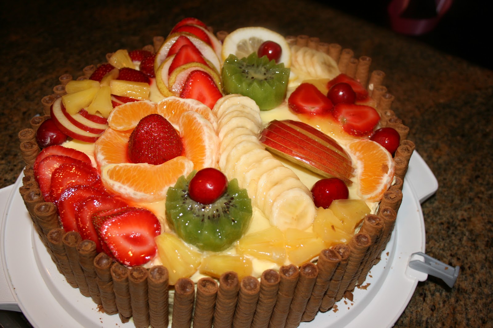 Delicii de Aur'a: Tort ornat cu fructe