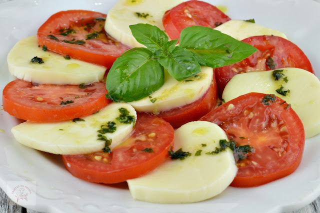 Salata Caprese - CAIETUL CU RETETE