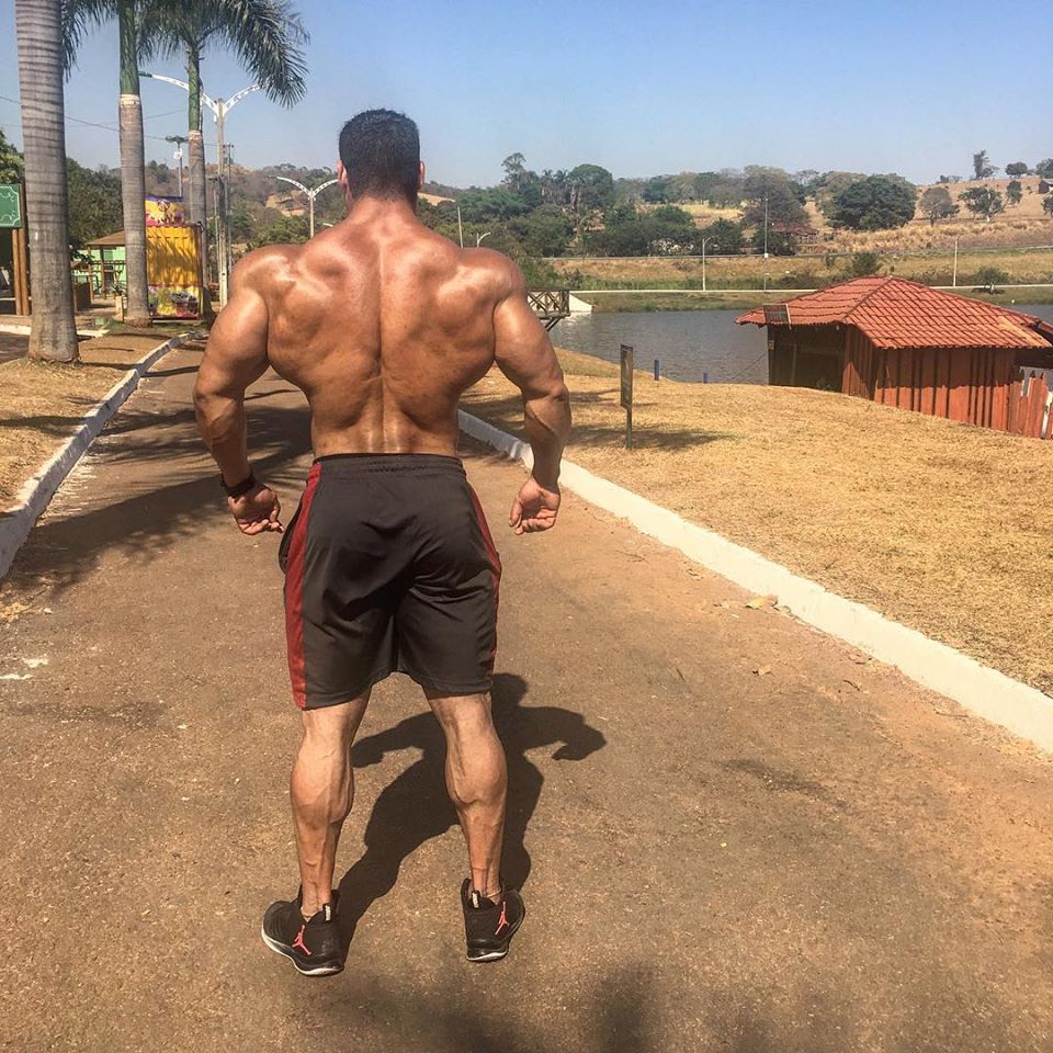 Worldwide Bodybuilders: Brazilian superhero James Bondi