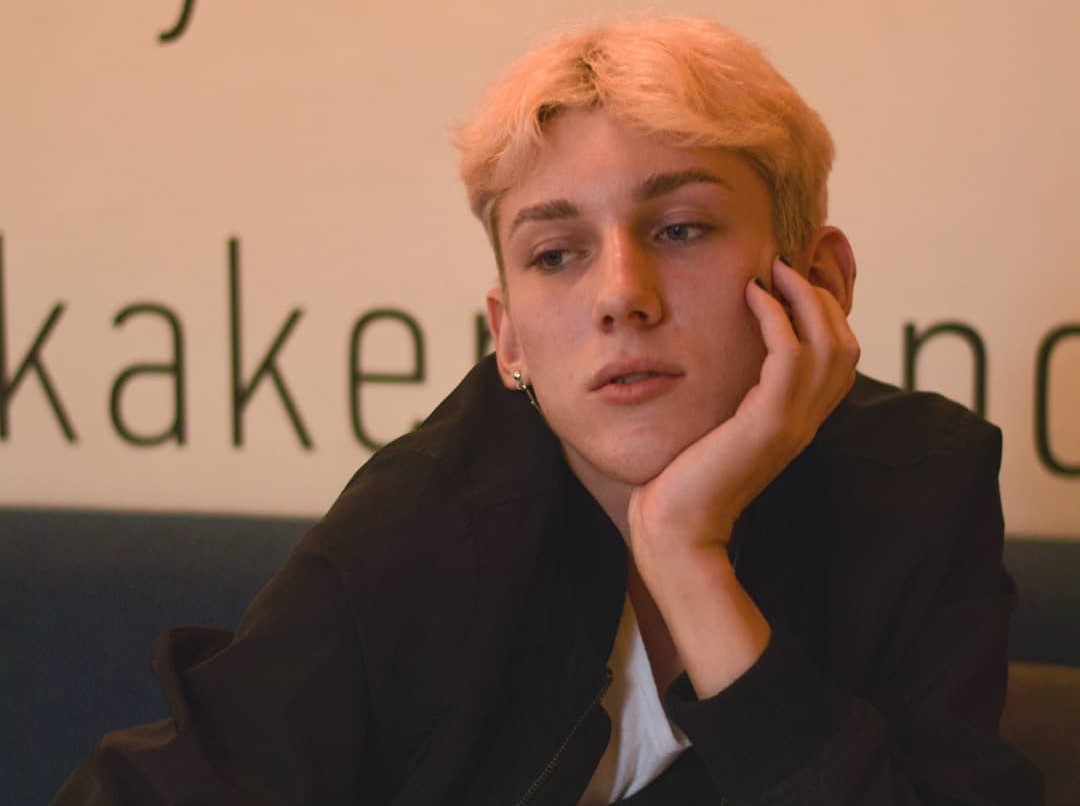 Makiažo paslaptis nagrinėjantis Arminas vaikinus paverčia gražuoliais