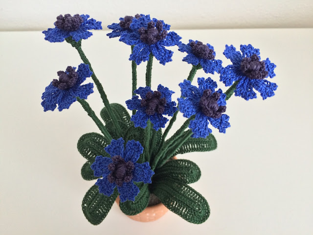 How to crochet a Cornflower