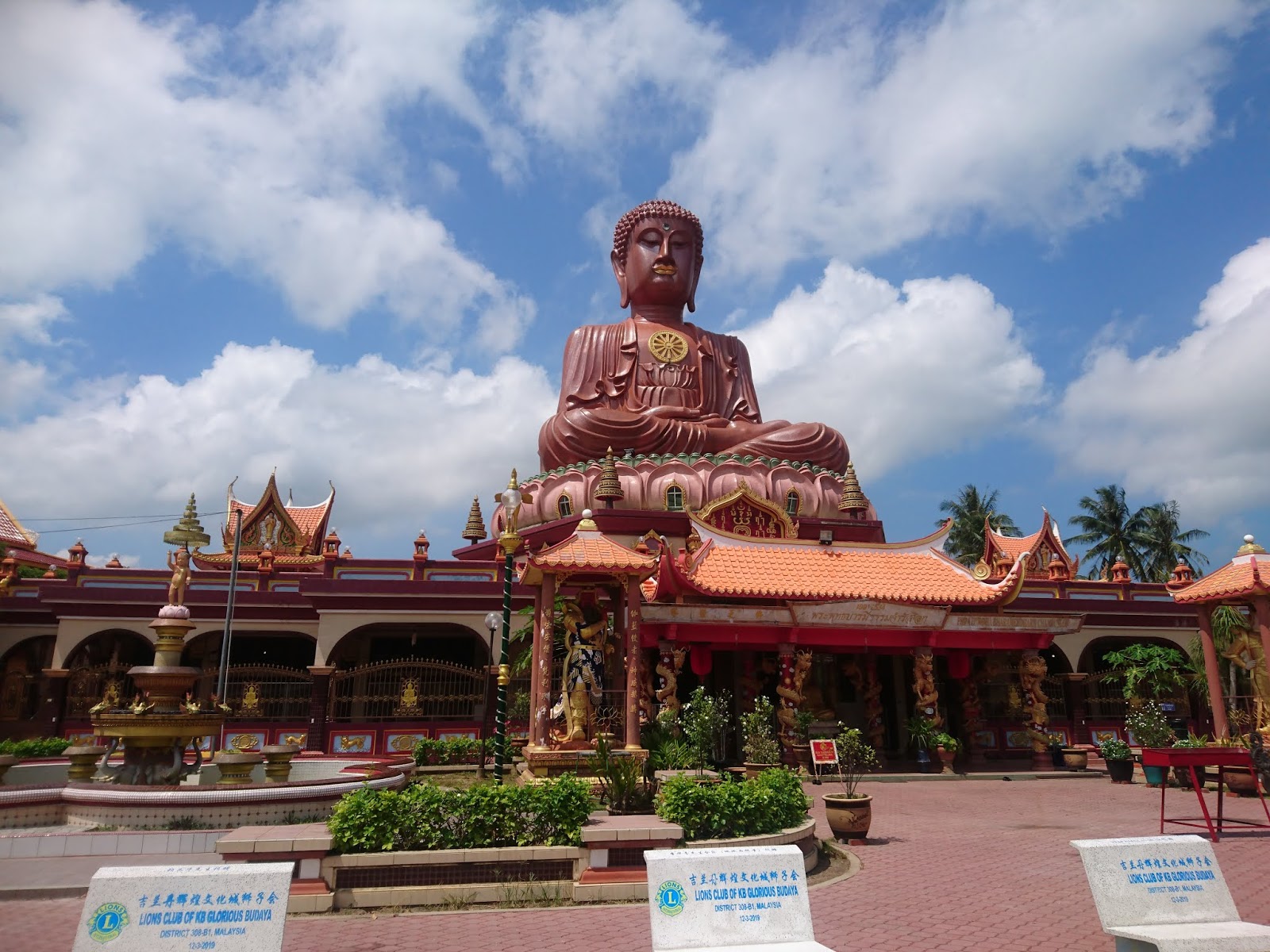 享受生活: Wat Machimmaram (Big Sitting Buddha)