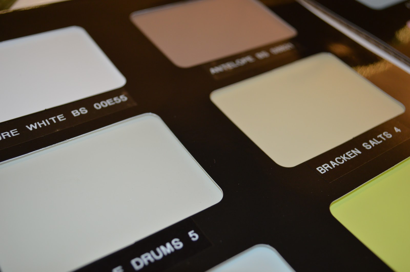 CreoGlass: New DULUX Colour Samples