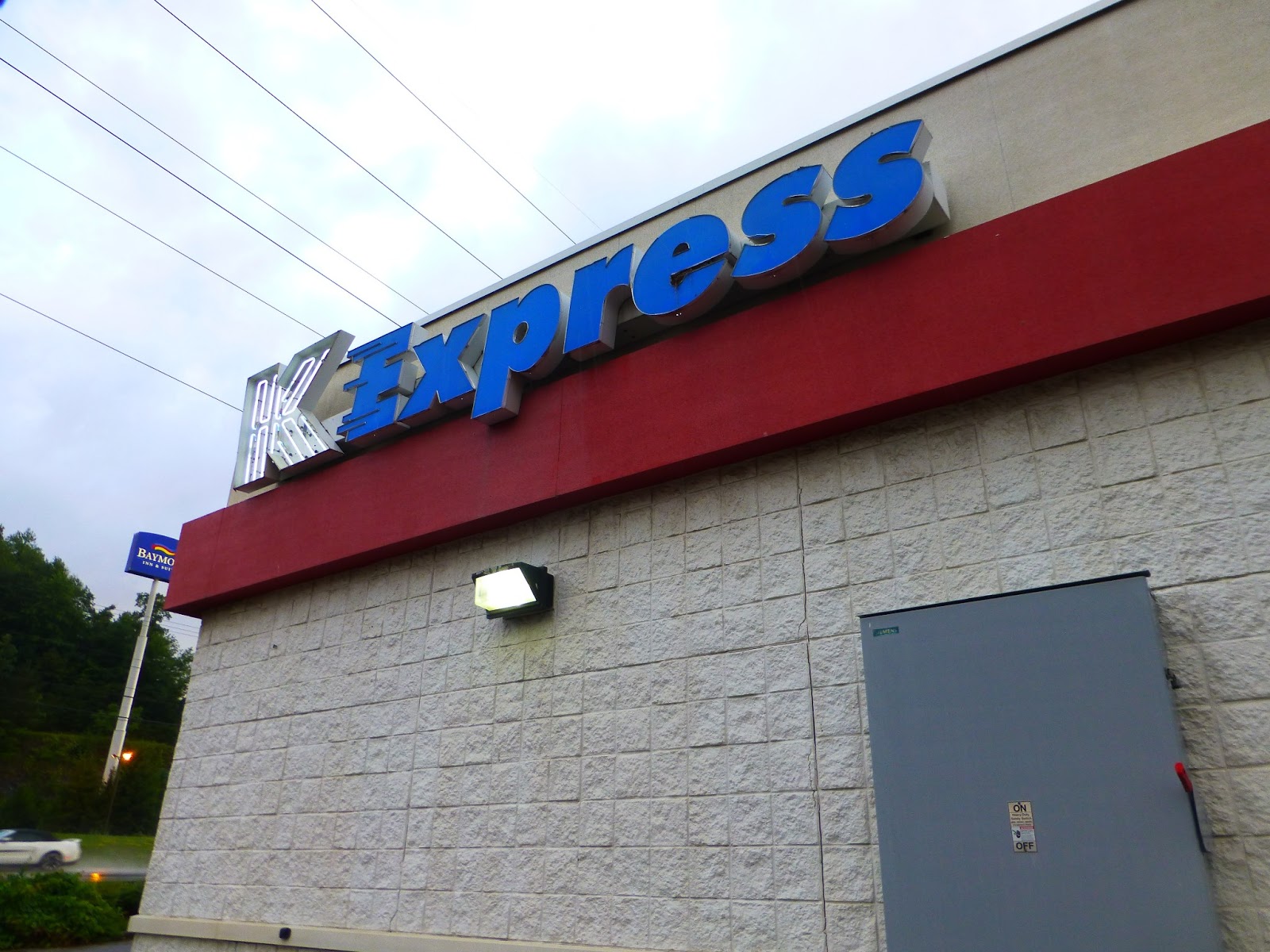 Dead and Dying retail: Super Kmart Center in Cambridge, Ohio