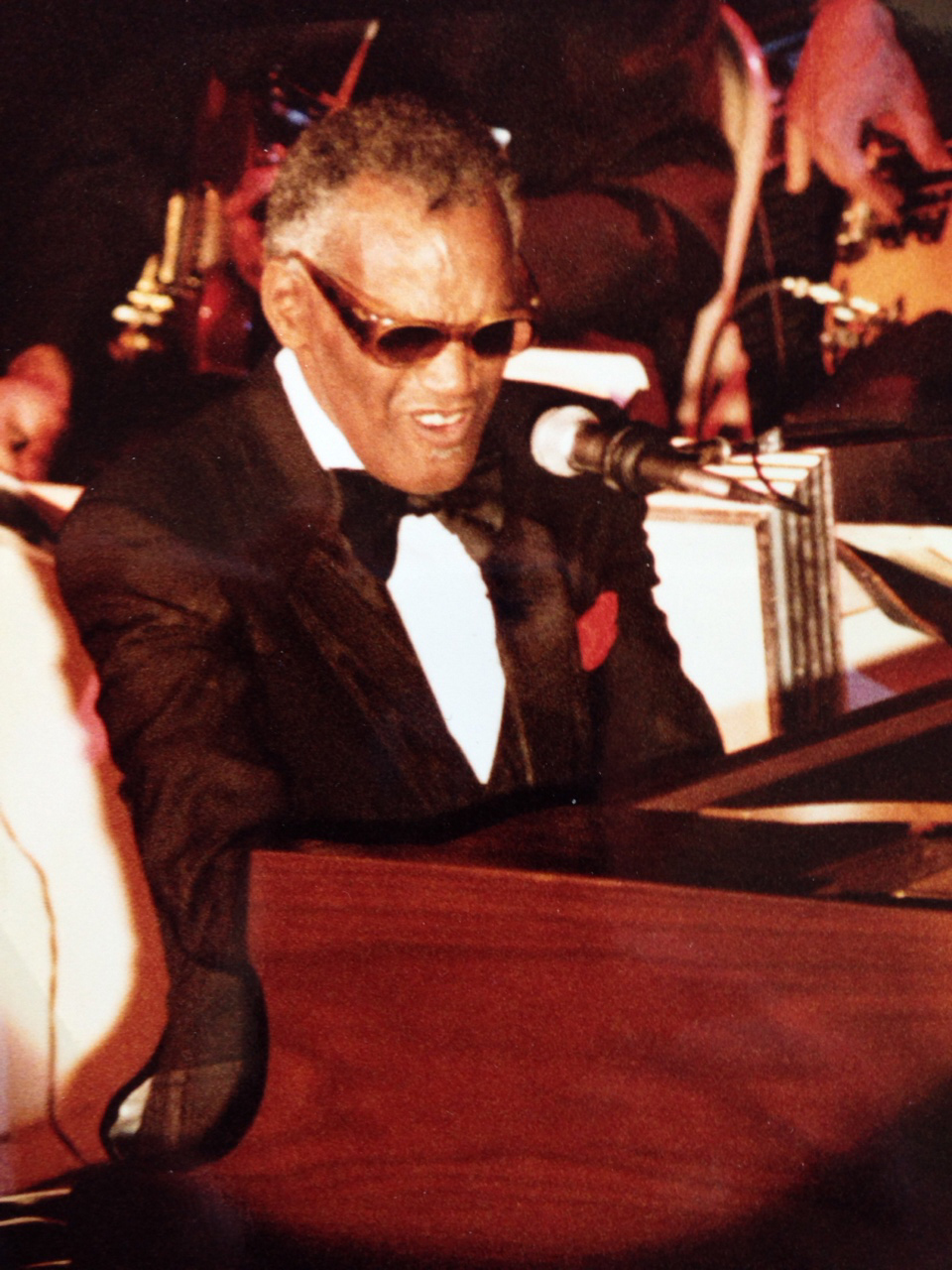 Ray Charles Video Museum: Ray Charles Is In Town - Chronology 1984