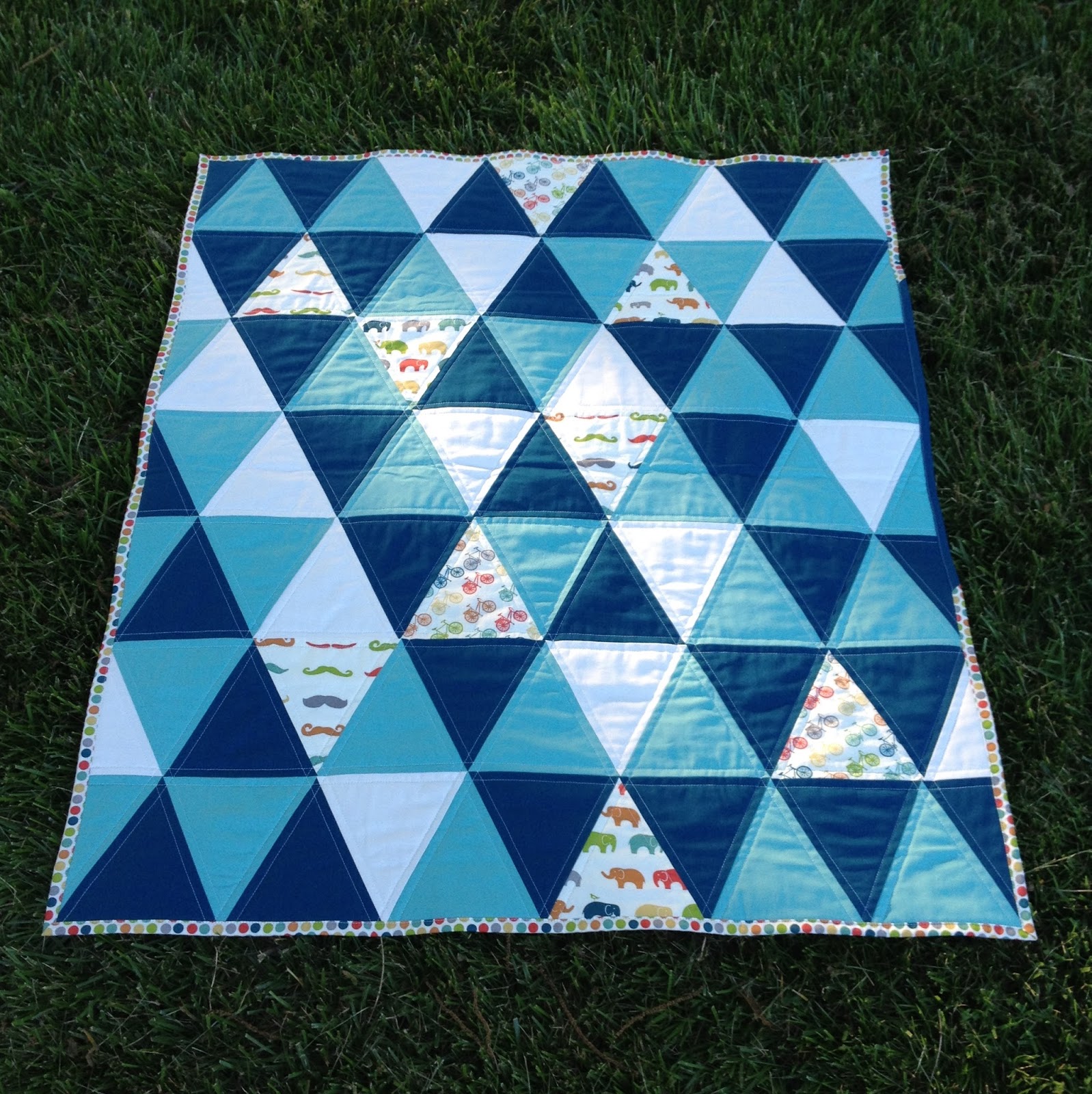 A Blue Sky Kind of Life: Birch triangle baby quilt: A finish!