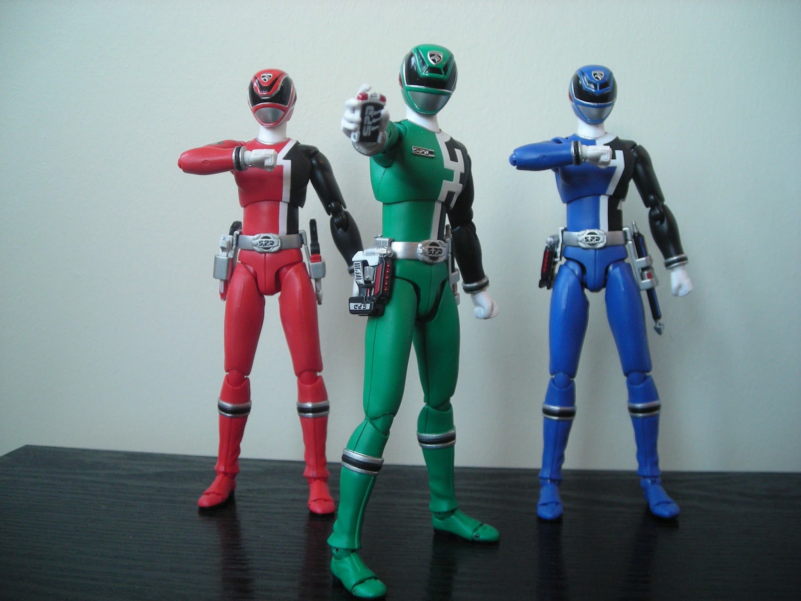 My Shiny Toy Robots: Toybox REVIEW: S.H. Figuarts Deka Green