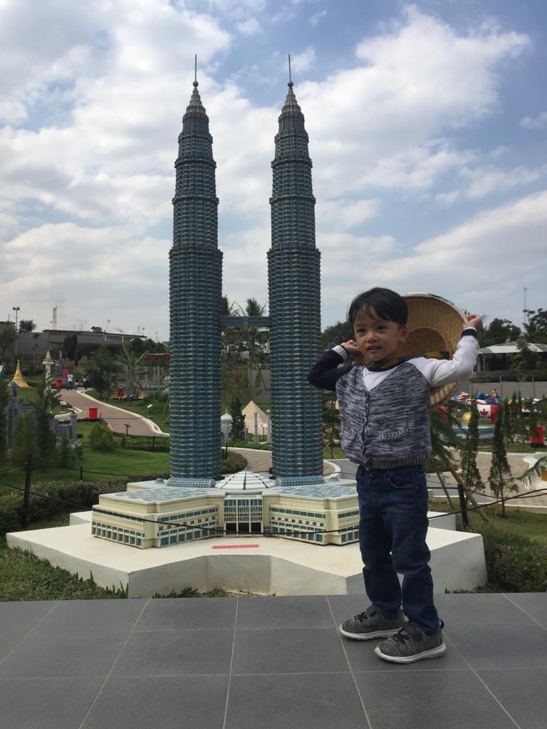 √ Menjelajah Puluhan Negara Di Mini Mania - Taman Miniatur Dunia - Novarty