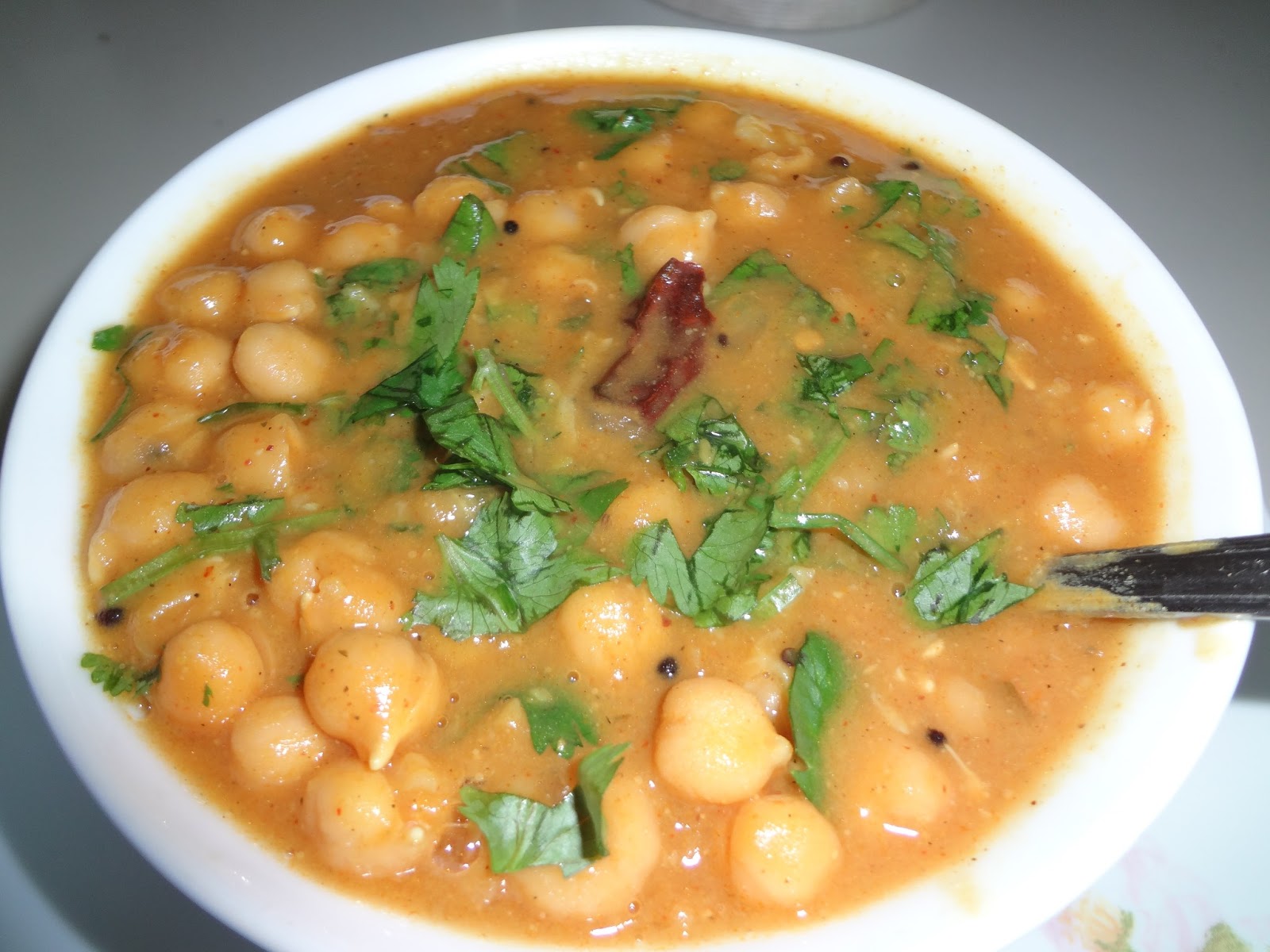 Suma's Recipes: Sprouted chenna curry