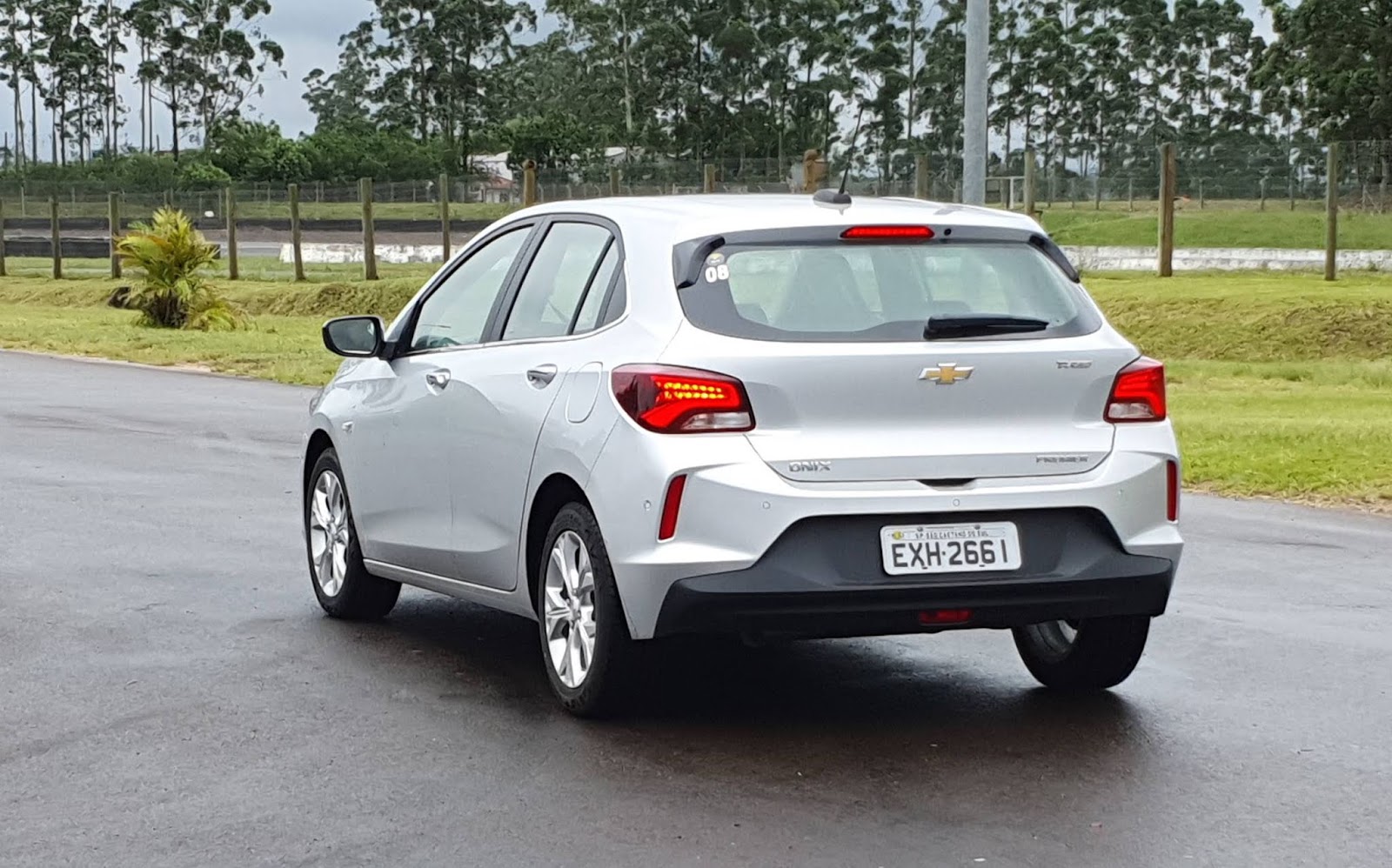 Chevrolet Onix Hatch 2020 chega com mais esportividade