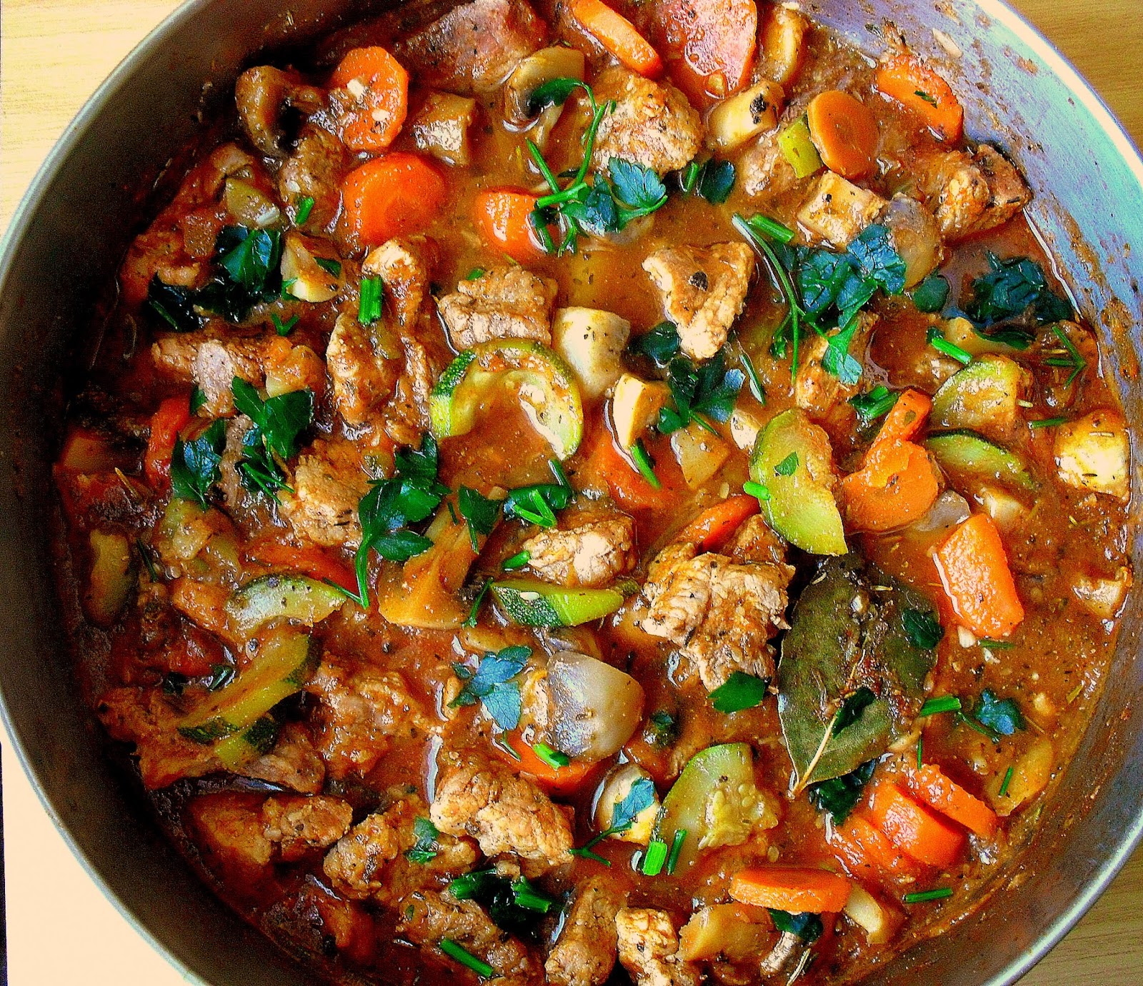 Lekcje w kuchni: Gulasz z cukinią i pieczarkami