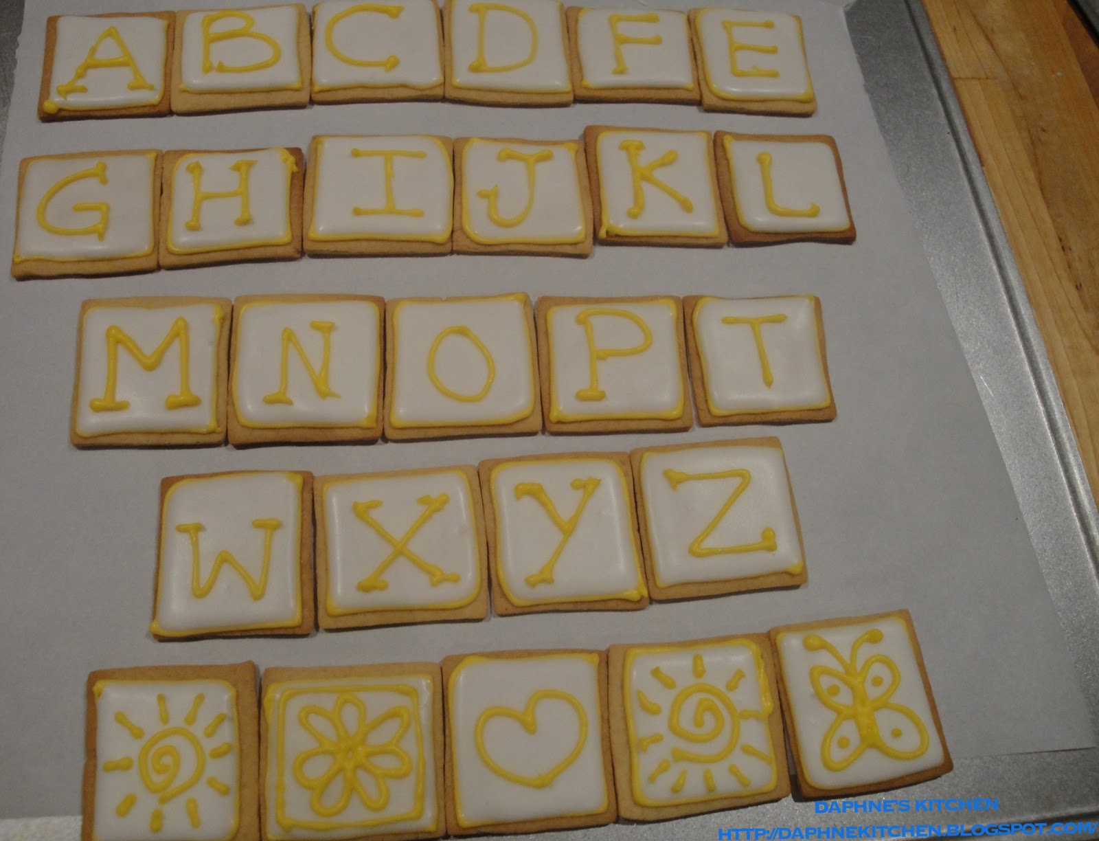 Daphne's Kitchen: Winnie The Pooh & Square Alphabet Block Icing Cookies