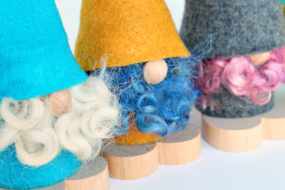 DIY Felt Tomte (Scandinavian Felt Gnomes) | Dans le Lakehouse
