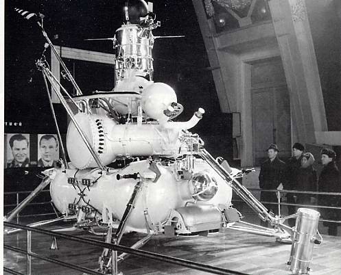 Luna 1, 2, 3, 15,16 - Tap For Science